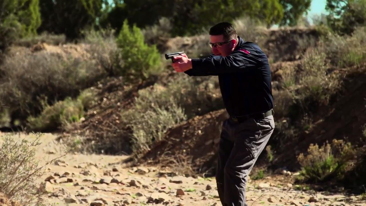 How to Shoot and Defend Yourself While on the Move - Handguns